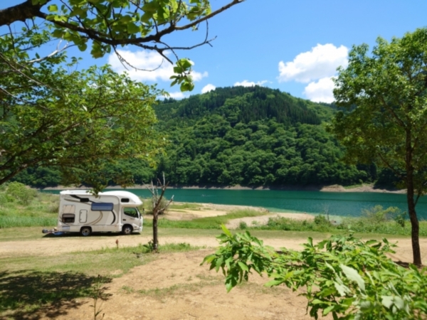 栃木県のキャンプ場おすすめ穴場13選！予約不要やコテージありも紹介 | 横浜のキャンピングカーレンタル・EAST WOOD CAMP